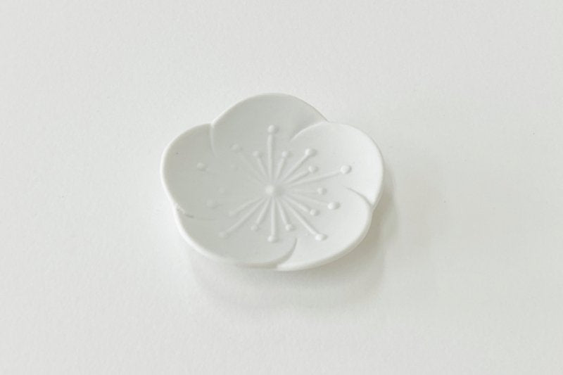 Flower-shaped chopstick rest Karayaki -Plum- — 賞美堂本店オンラインショップ